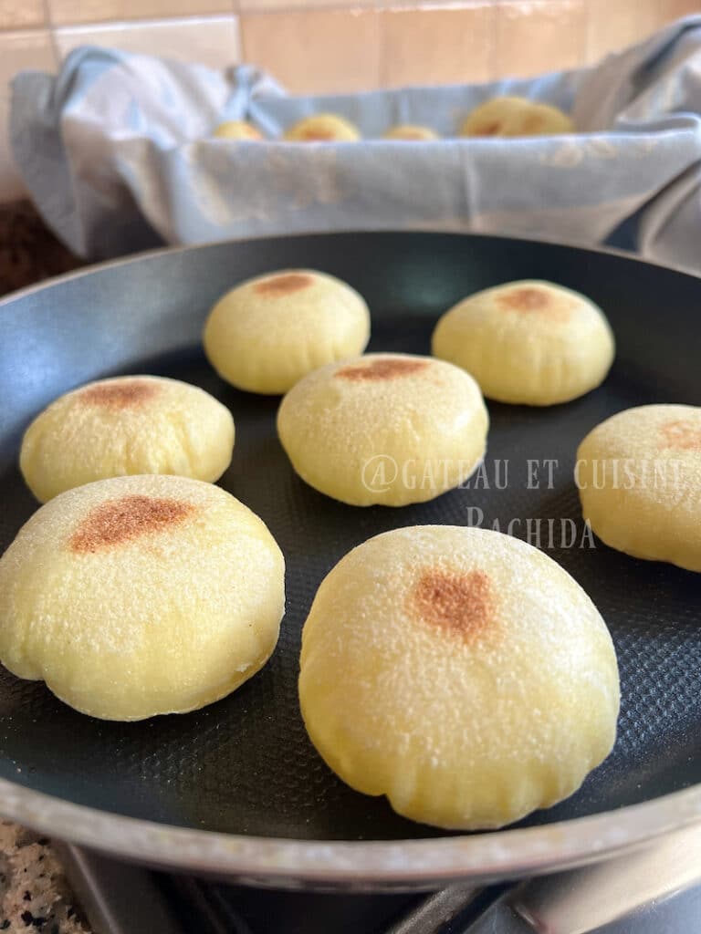 Batbout petits pains marocains moelleux et inratable | Gâteau et ...