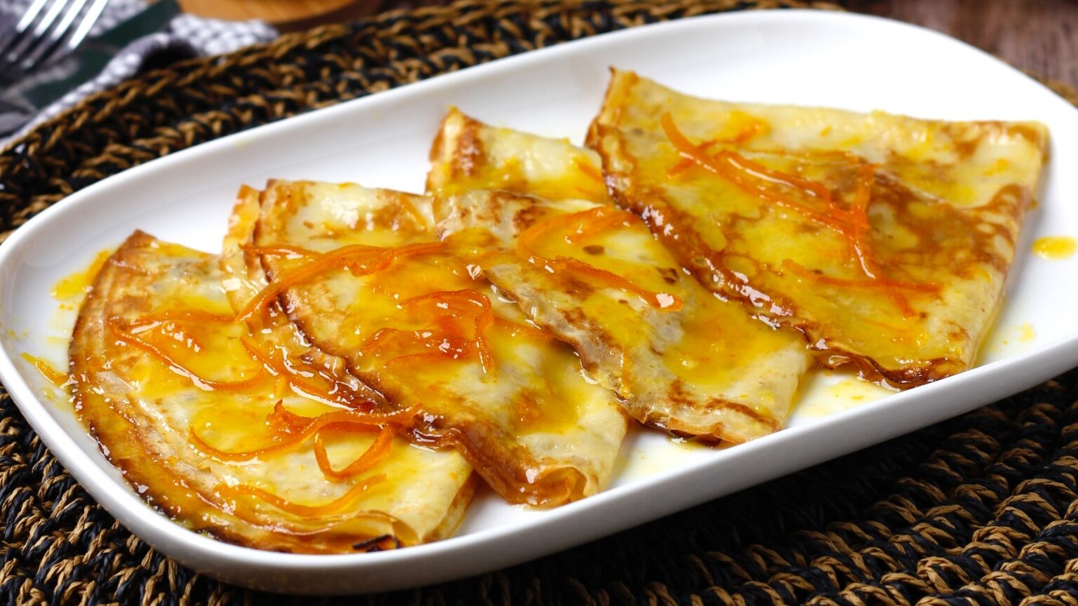 Recette Crêpes Suzette maison (sauce à l'orange) | Gâteau et cuisine ...